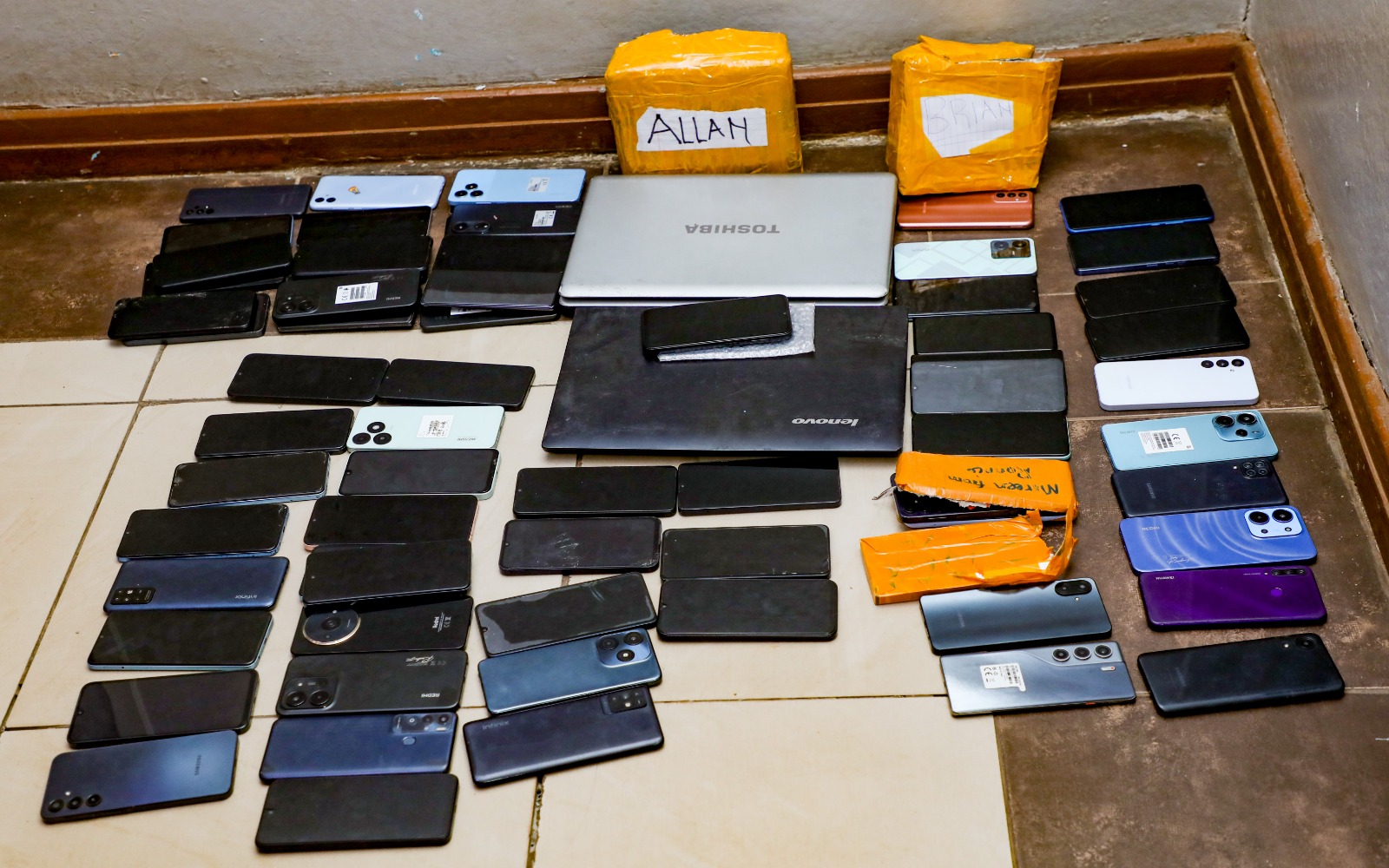 2 arrested as detectives recover over 900 stolen phones in Nairobi CBD ...